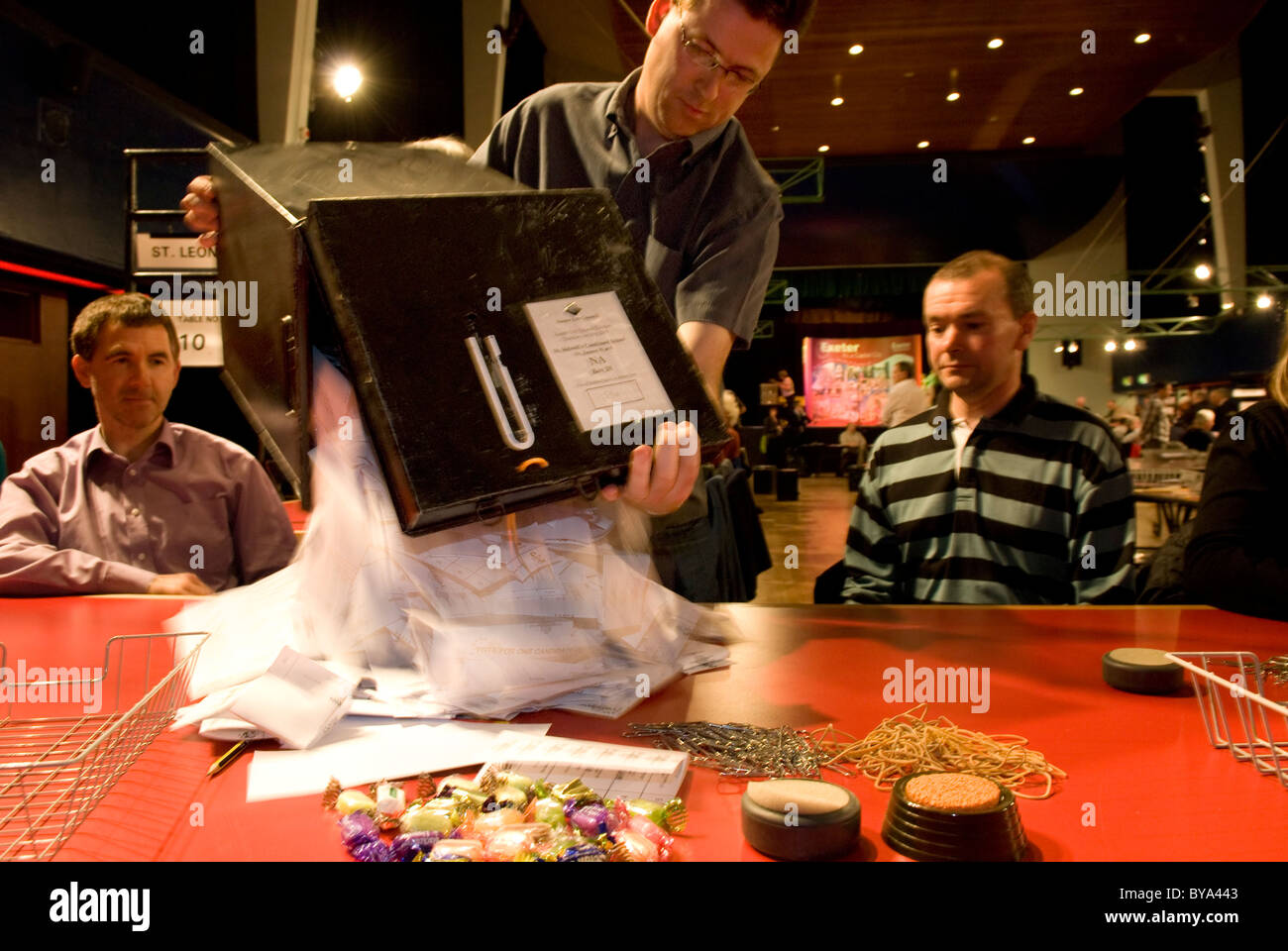 Uk election count hi-res stock photography and images - Alamy