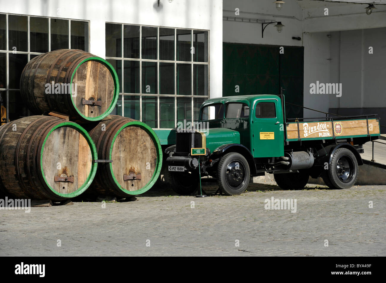 Shipping building, beer transport with historic barrels, Praga L truck ...