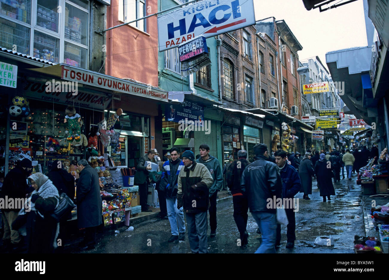 Shops outside grand bazaar istanbul hi-res stock photography and images ...