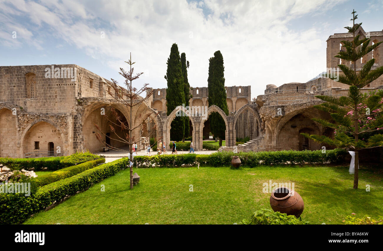 Monastery gothic arcades hi-res stock photography and images - Alamy