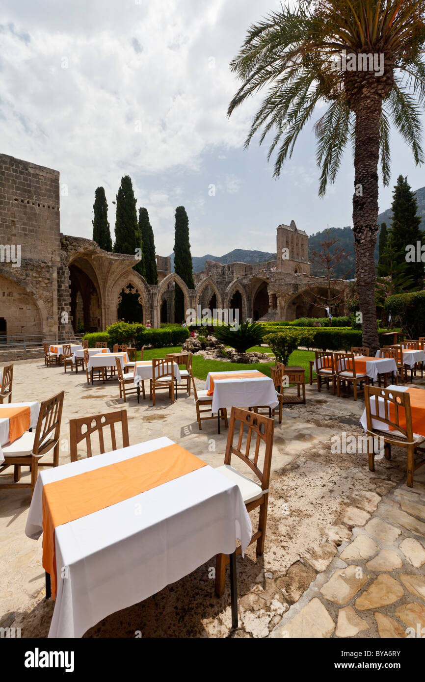 Monastery gothic arcades hi-res stock photography and images - Alamy