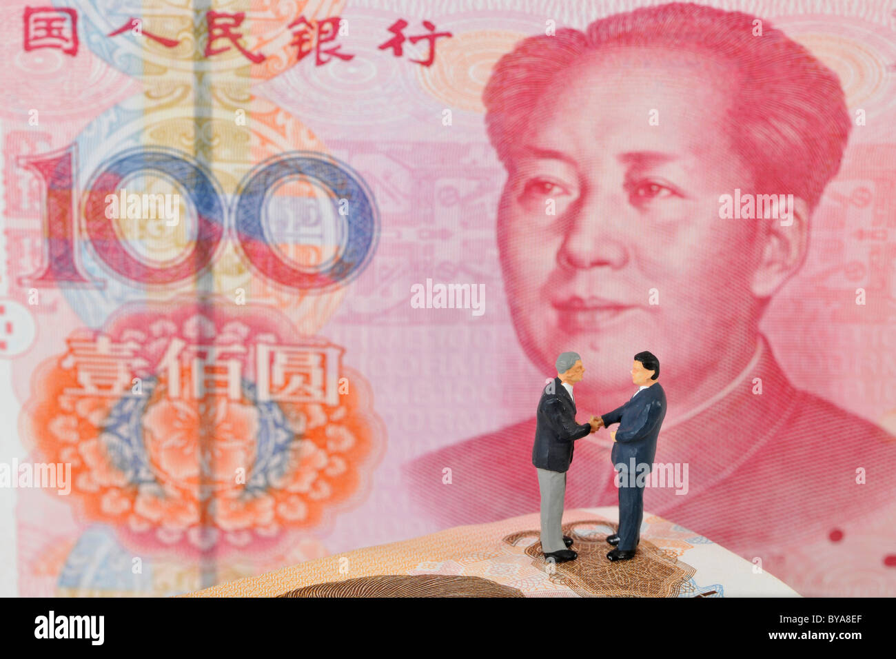 Chinese figurines hi-res stock photography and images - Alamy