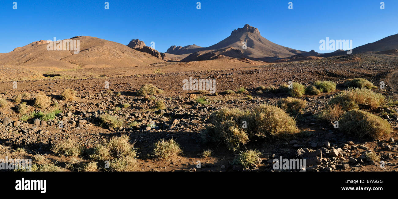 Volcanic landscape of Atakor, Hoggar, Ahaggar Mountains, Wilaya ...