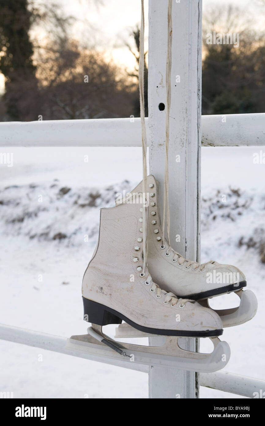 Old fashioned ice skates hi-res stock photography and images - Alamy