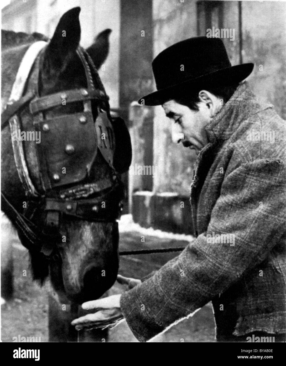 Il Cappotto Year : 1952 Italy Director : Alberto Lattuada Renato Rascel ...