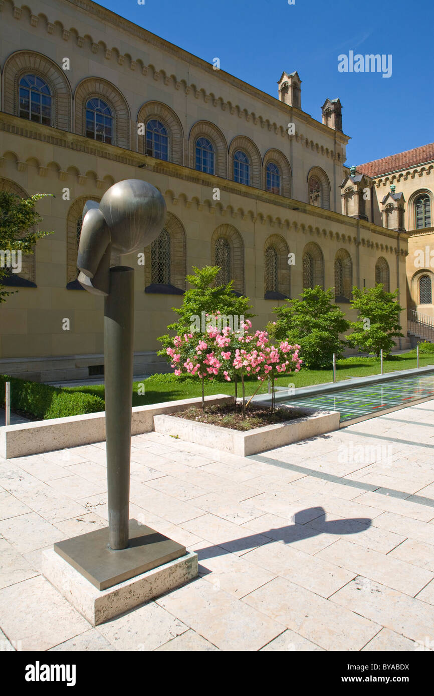 Flora III sculpture by sculptor Fritz Koenig, 1971, Kabinettsgarten ...