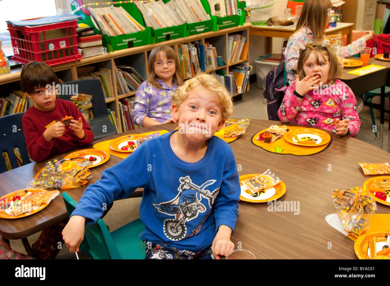Classroom four children hi-res stock photography and images - Alamy