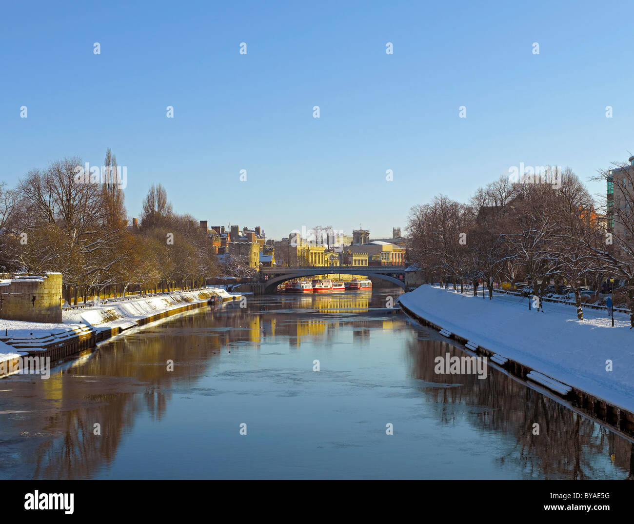 View of riverside River Ouse and Lendal Bridge in winter snow scene ...