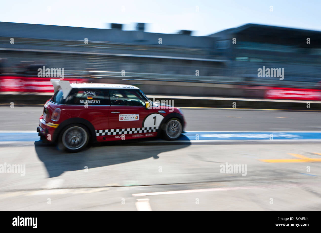 Race of the Mini Coopers, Mini Challenge at the Oldtimer Grand Prix ...