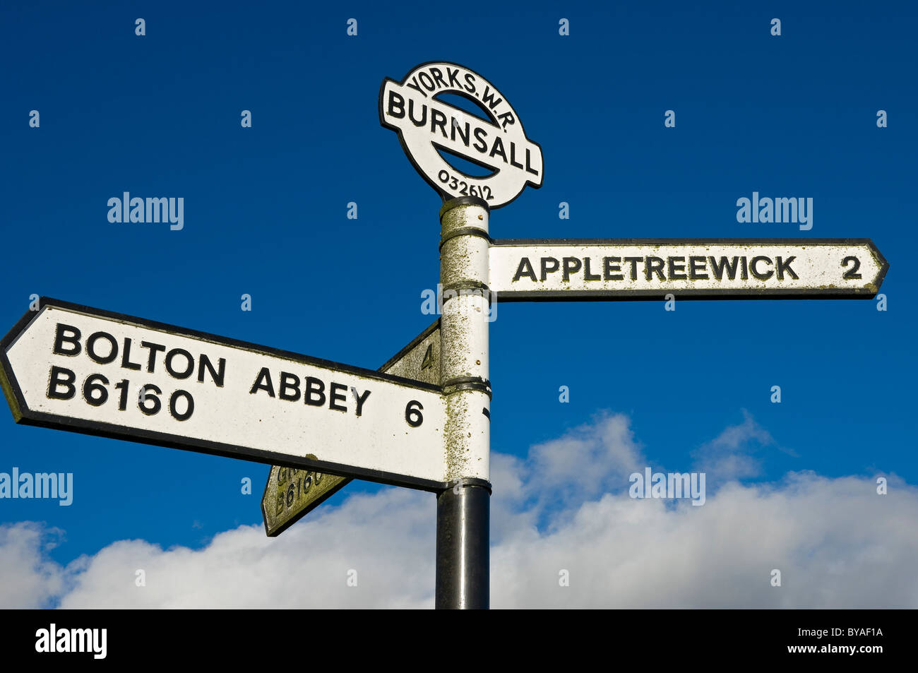 Yorkshire village signs hi-res stock photography and images - Alamy