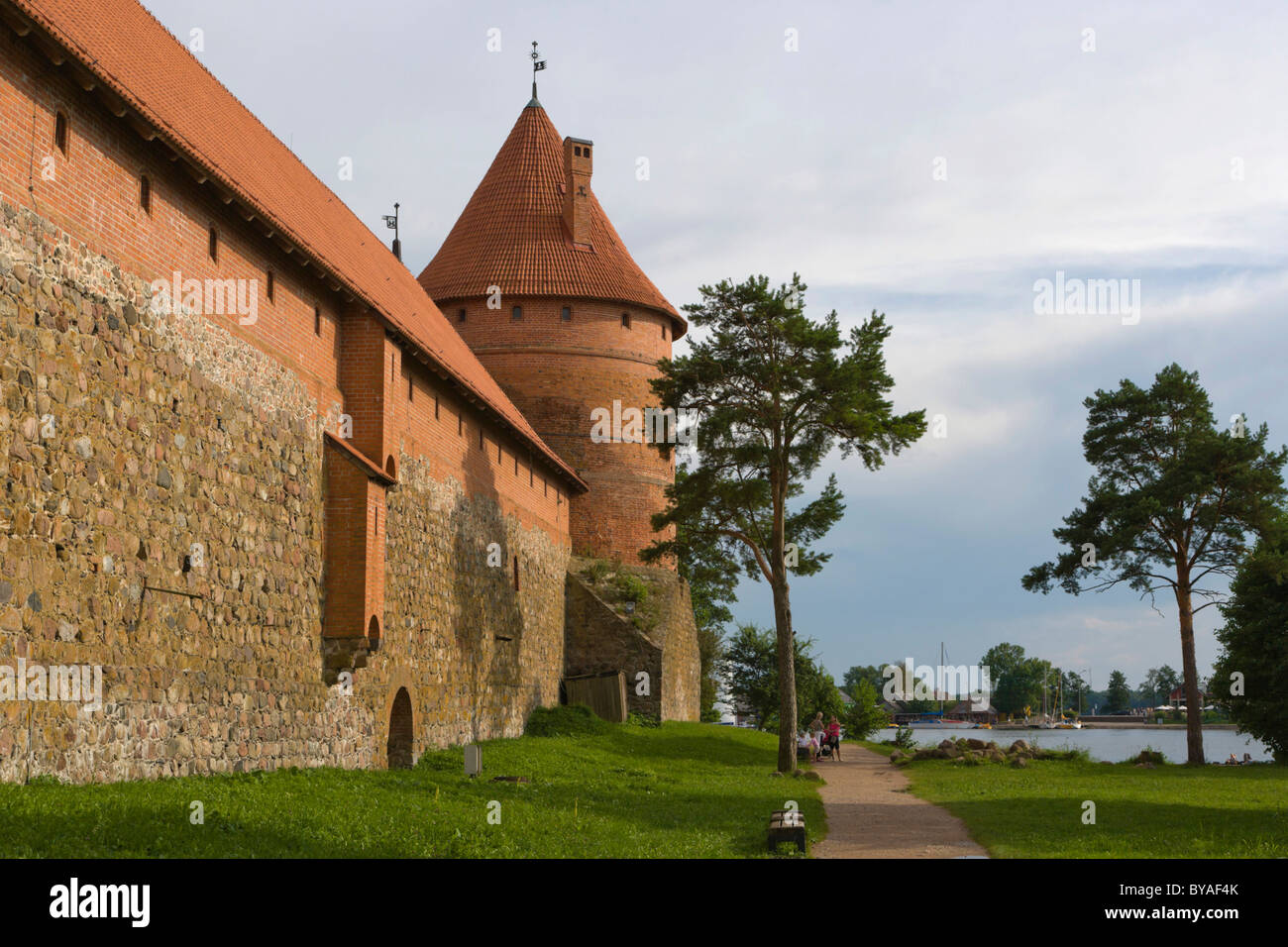 Traku salos pilis, Trakai Island Castle, on the island of Lake Galve ...