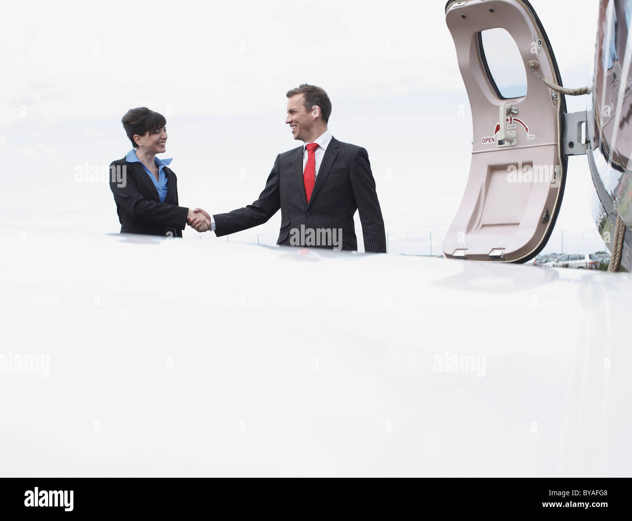 Man woman shaking hands airport hi-res stock photography and images - Alamy