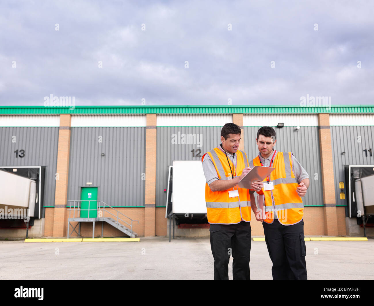 Truck loading hi-res stock photography and images - Alamy