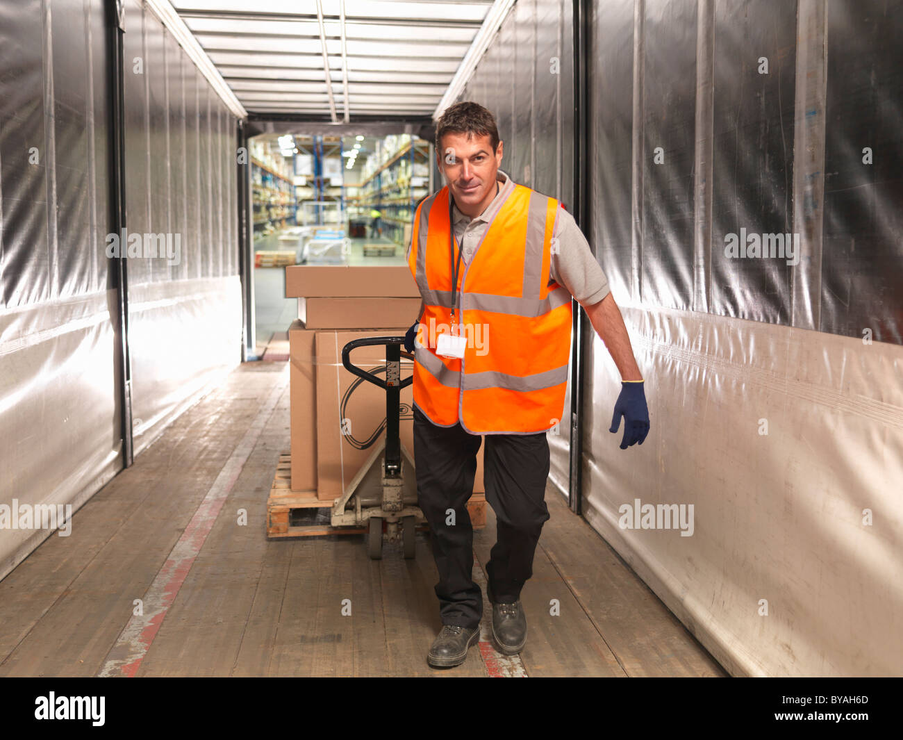 Pallet loading hi-res stock photography and images - Alamy