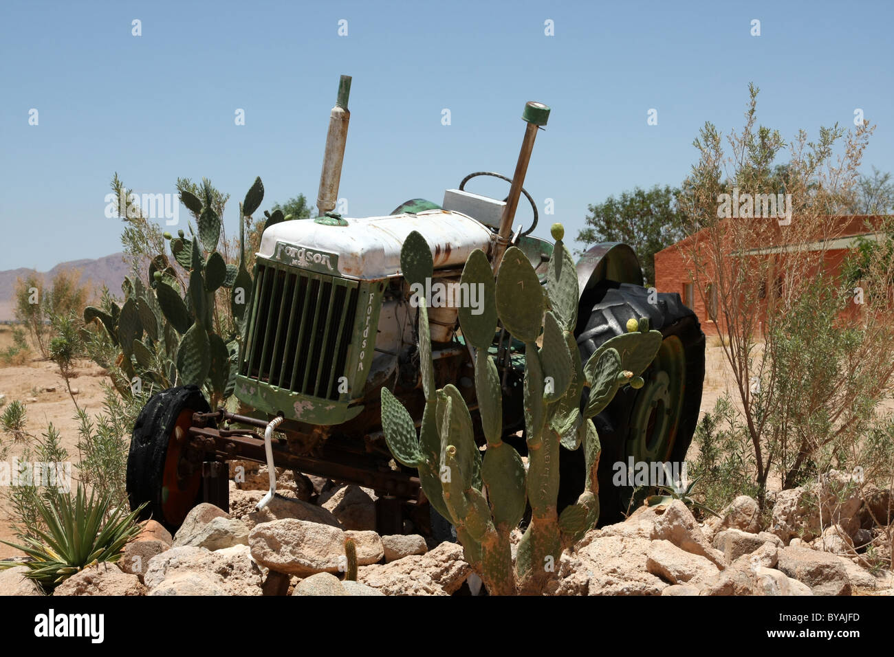 Solitaire namibia car desert hi-res stock photography and images - Alamy