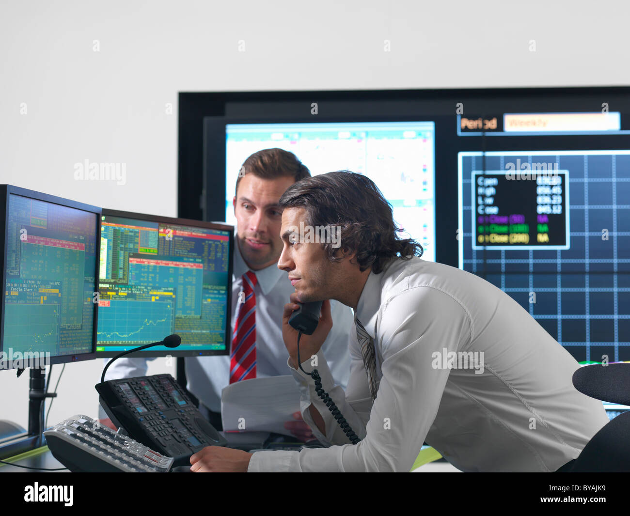 Stockbroker screen hi-res stock photography and images - Alamy