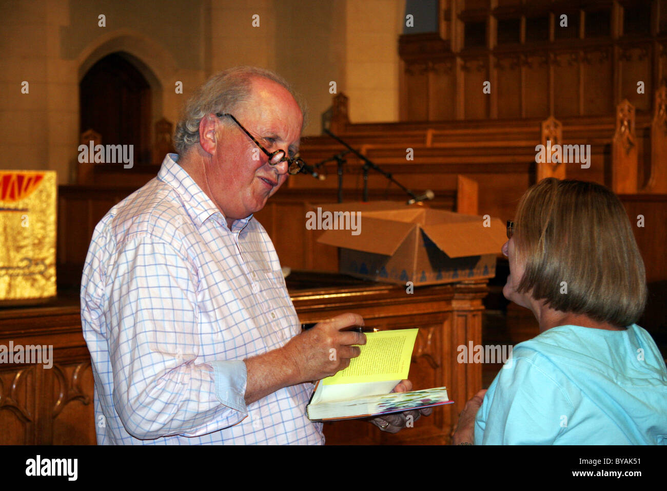 Writer signing a book hi-res stock photography and images - Alamy