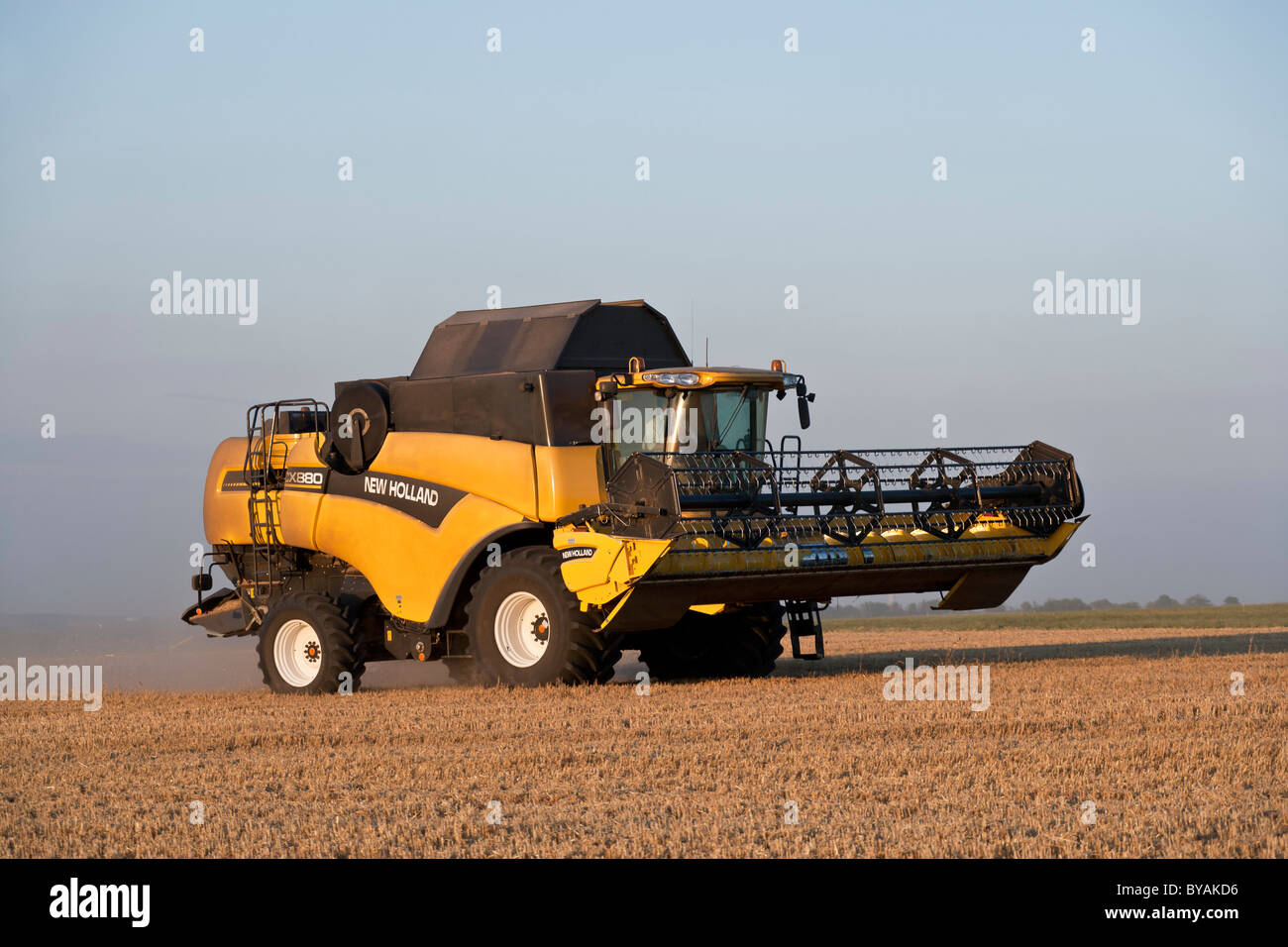 New Holland CX880 combine harvester at work in Oxfordshire England ...