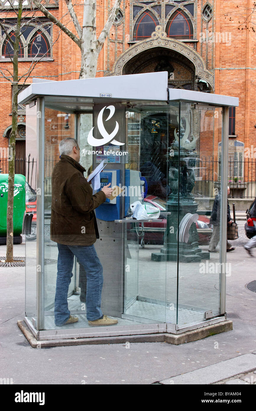 A typical French telephone booth near "Montmartre Paris Stock Photo - Alamy