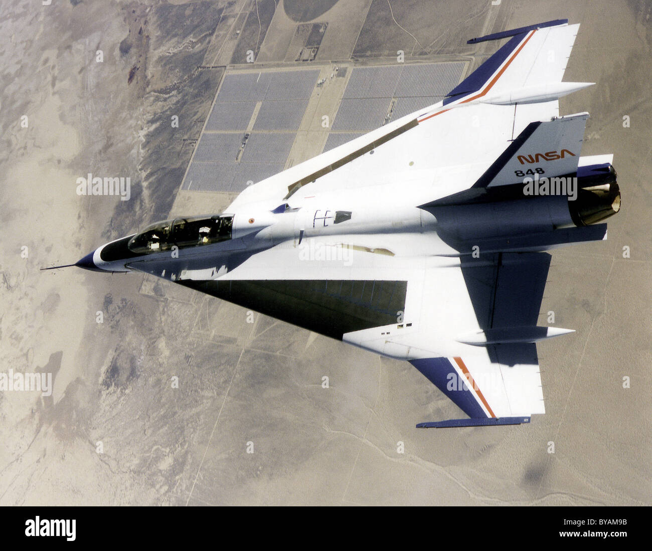 Experimental F-16XL with asymmetrical wings Stock Photo - Alamy