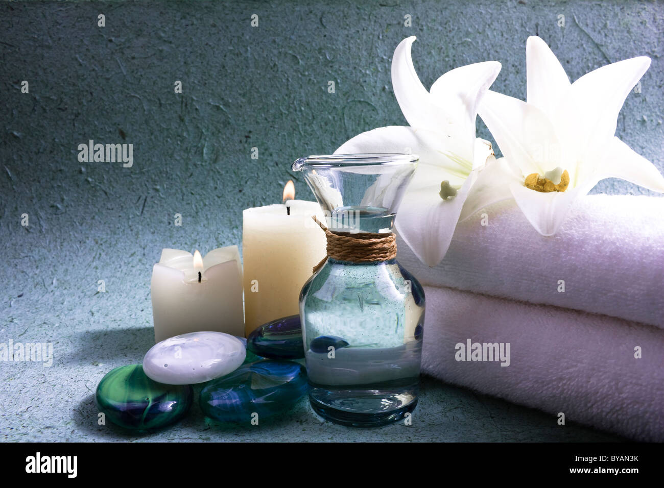 White lily spa hi-res stock photography and images - Alamy