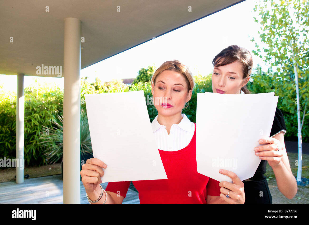 Data reading hi-res stock photography and images - Alamy
