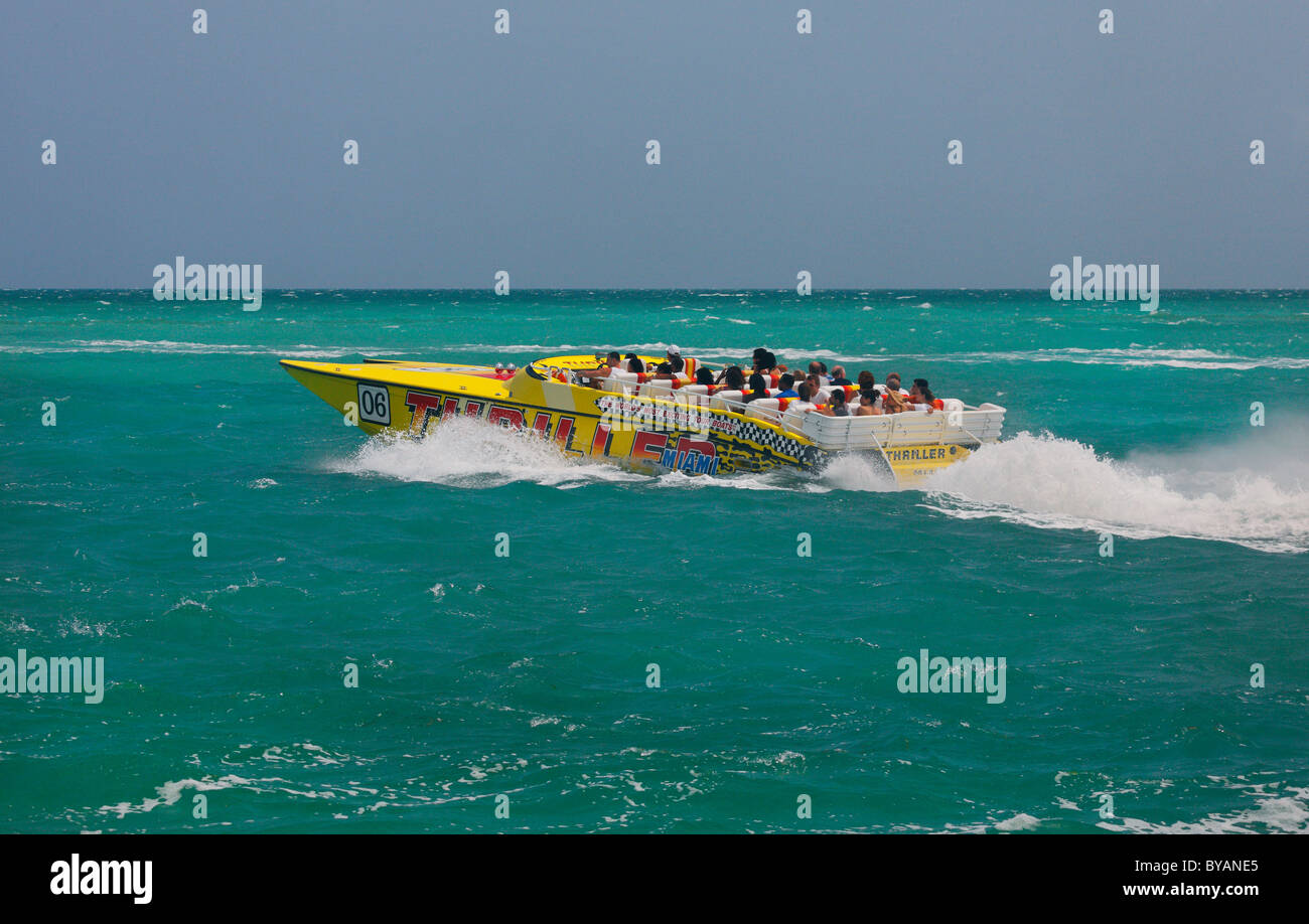 Speedboat beach hi-res stock photography and images - Alamy