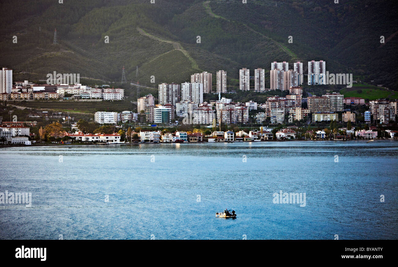 Shoreline buildings hi-res stock photography and images - Alamy