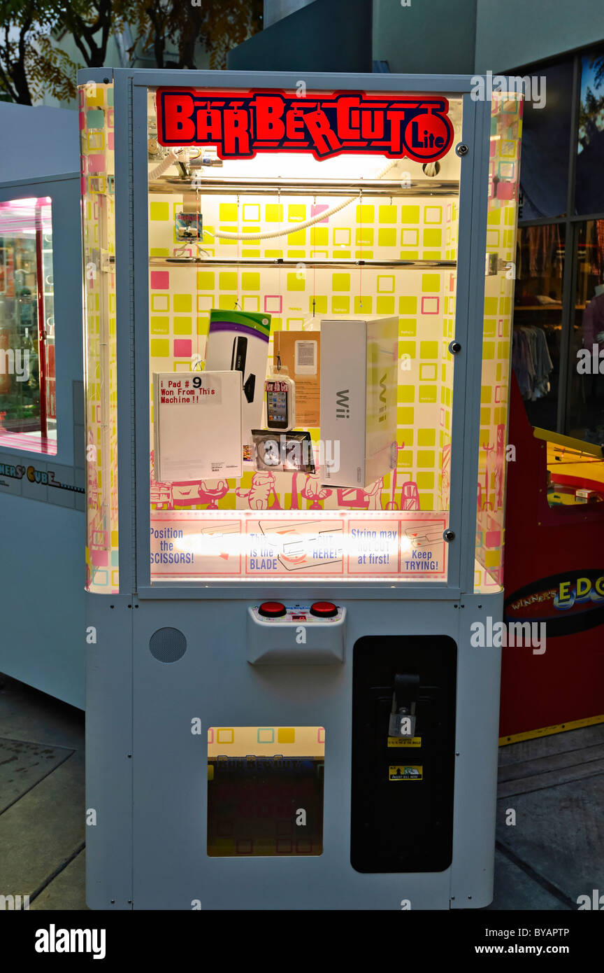 Winners Cube is a prize machine from Andamiro Stock Photo - Alamy