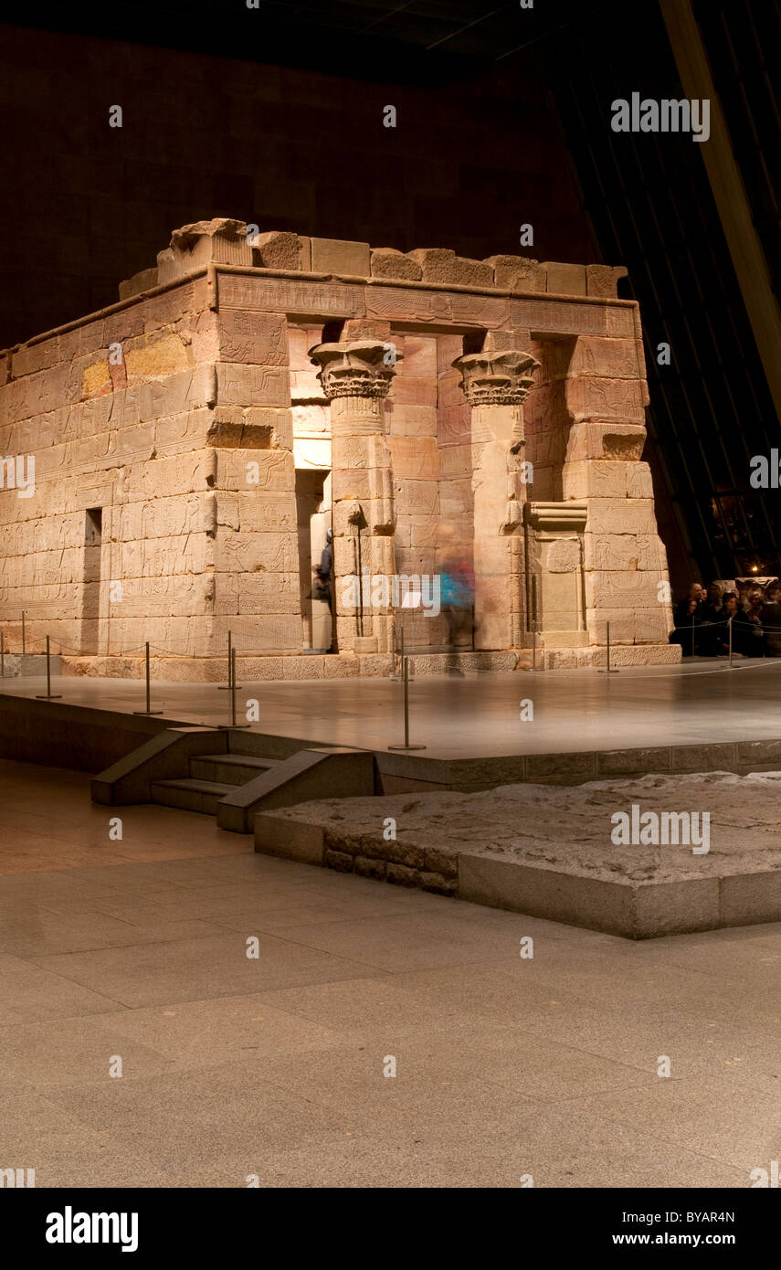 Egyptian temple of dendur night hi-res stock photography and images - Alamy