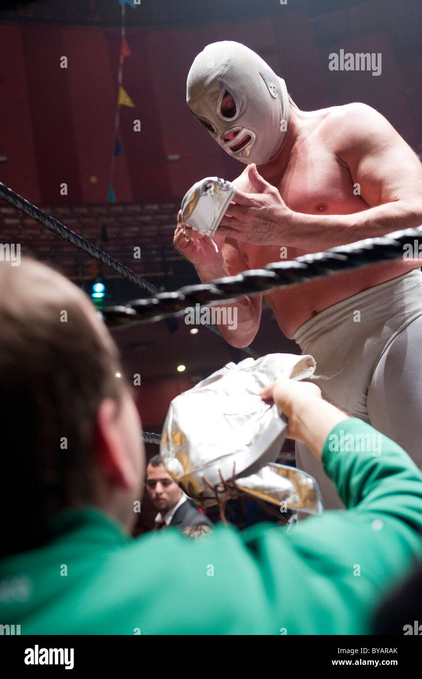 Luchador mask hi-res stock photography and images - Alamy