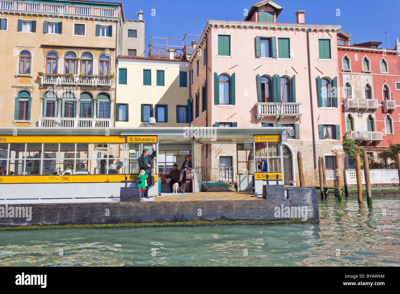 St. Silvestro Vaporetto (bus boat)terminal in Venice Stock Photo - Alamy