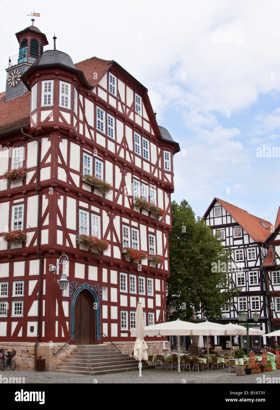 Half timbered houses and town hall hi-res stock photography and images ...