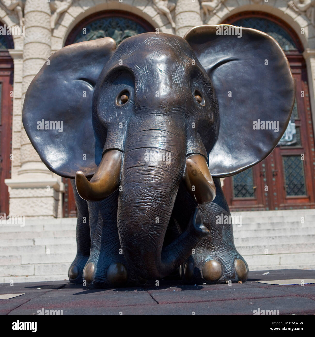 African elephant sculpture outside the Natural History Museum, statue ...