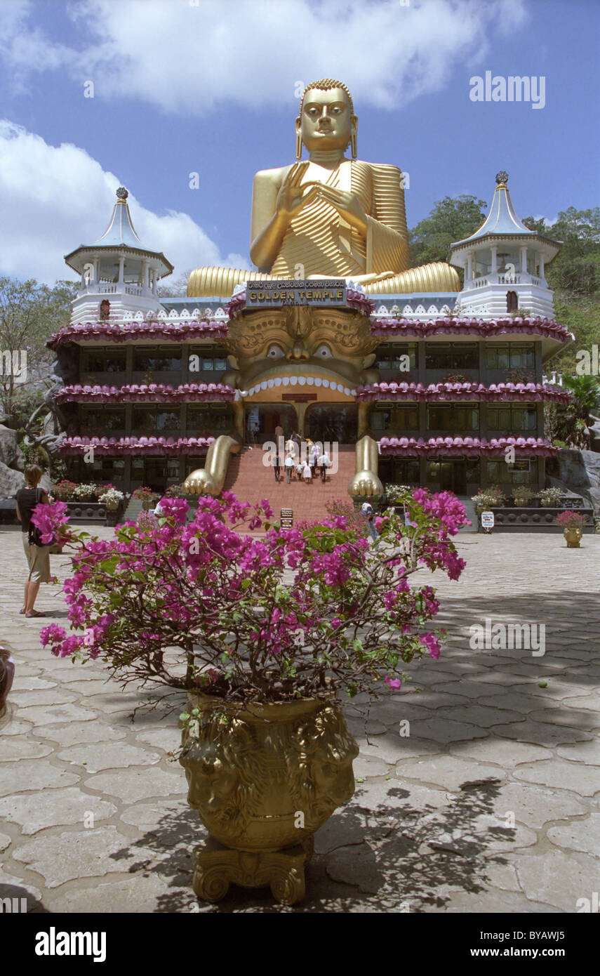 Dambulla, golden Buddha and Buddhist cave temple, Unesco World Heritage ...