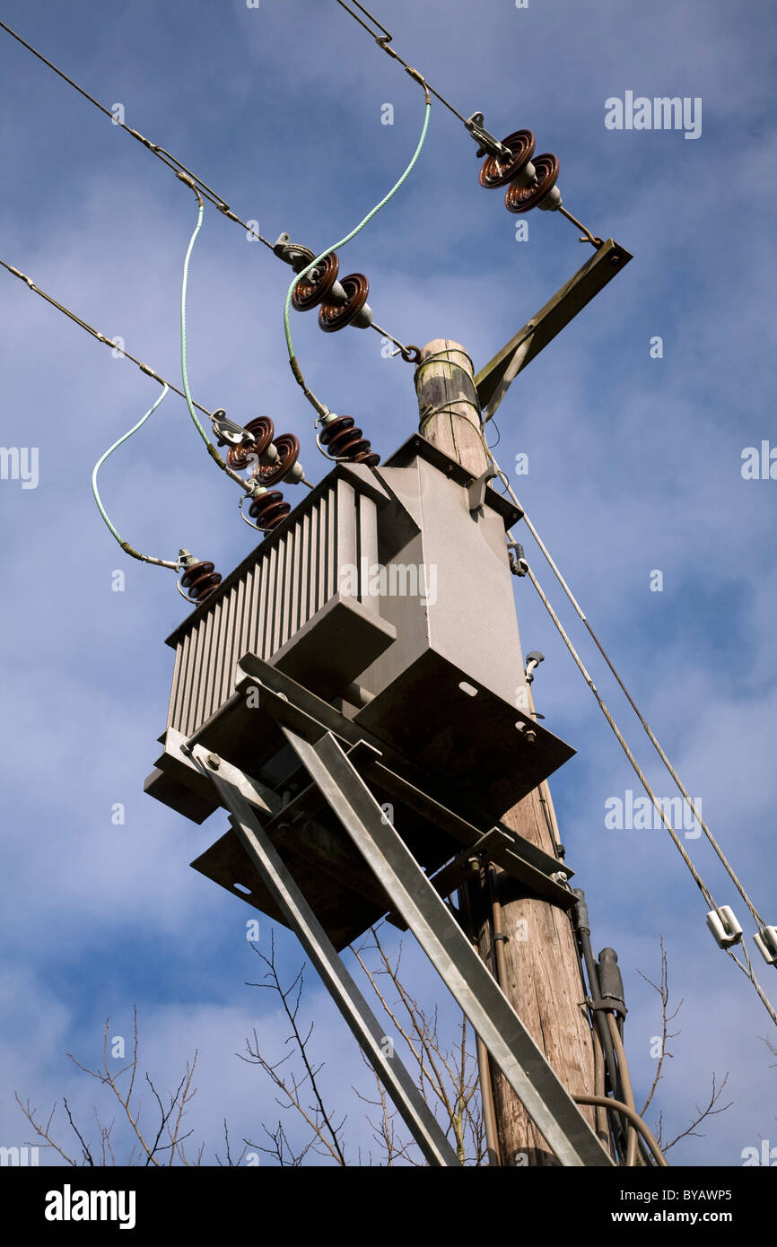 Electricity transmission pole and cables Stock Photo - Alamy