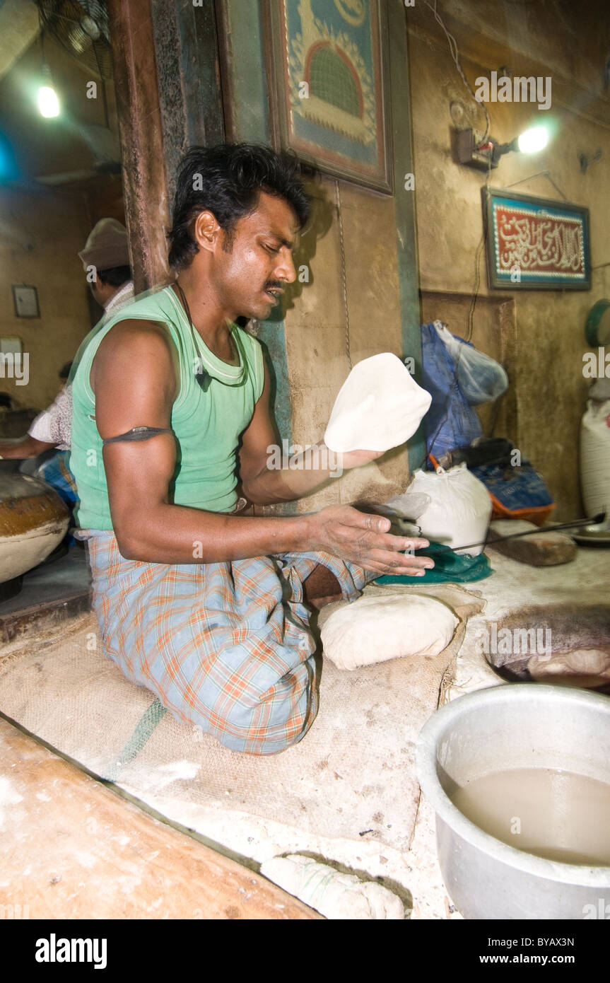 An Indian baker preparing Naan bread in Lucknow Stock Photo - Alamy