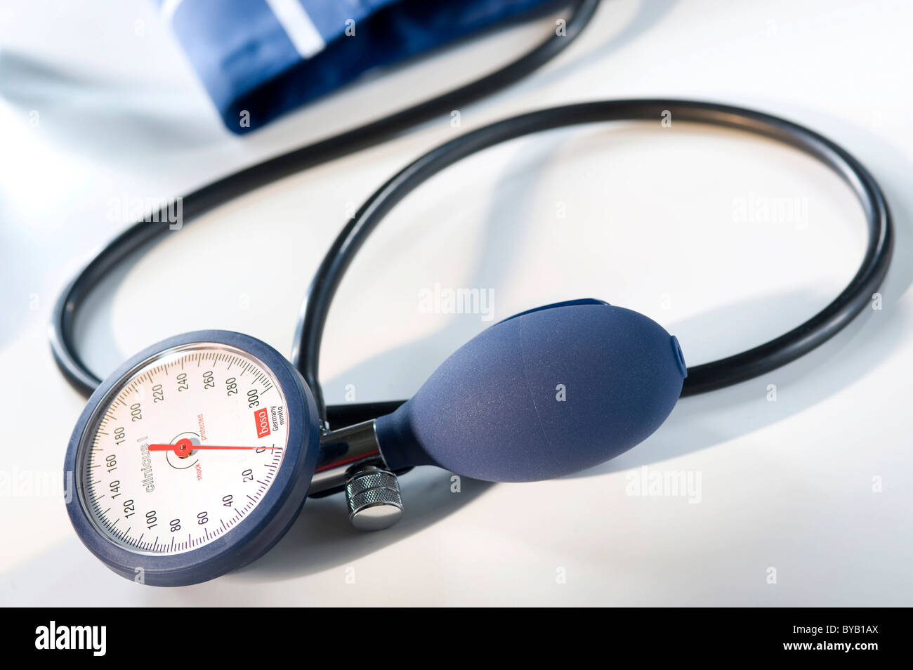 Sphygomanometer for measuring blood pressure Stock Photo - Alamy
