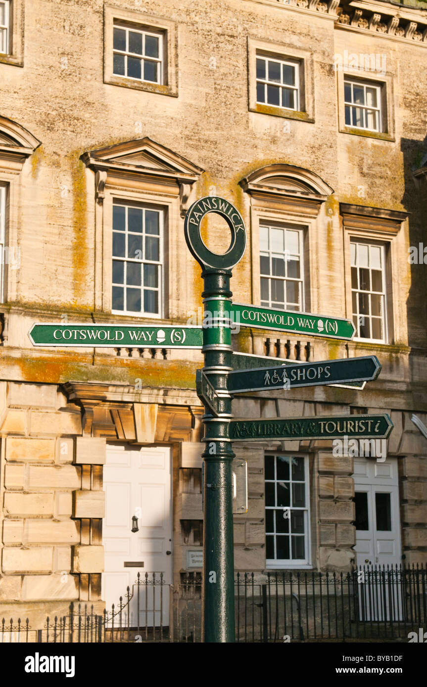 Sign pointing north south hi-res stock photography and images - Alamy