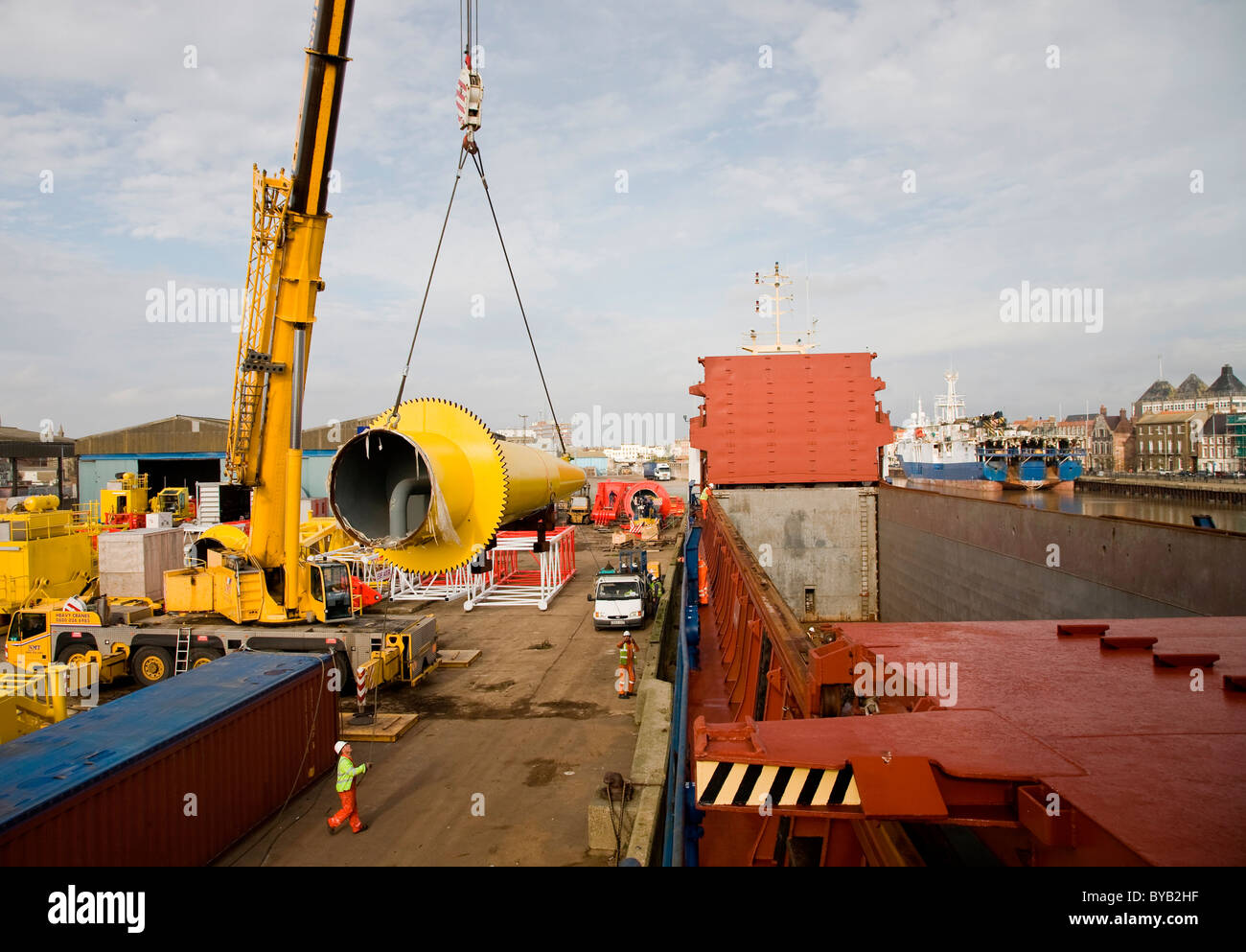 Loading of Seatrax crane sections onto the Sea Hunter cargo vessel in ...