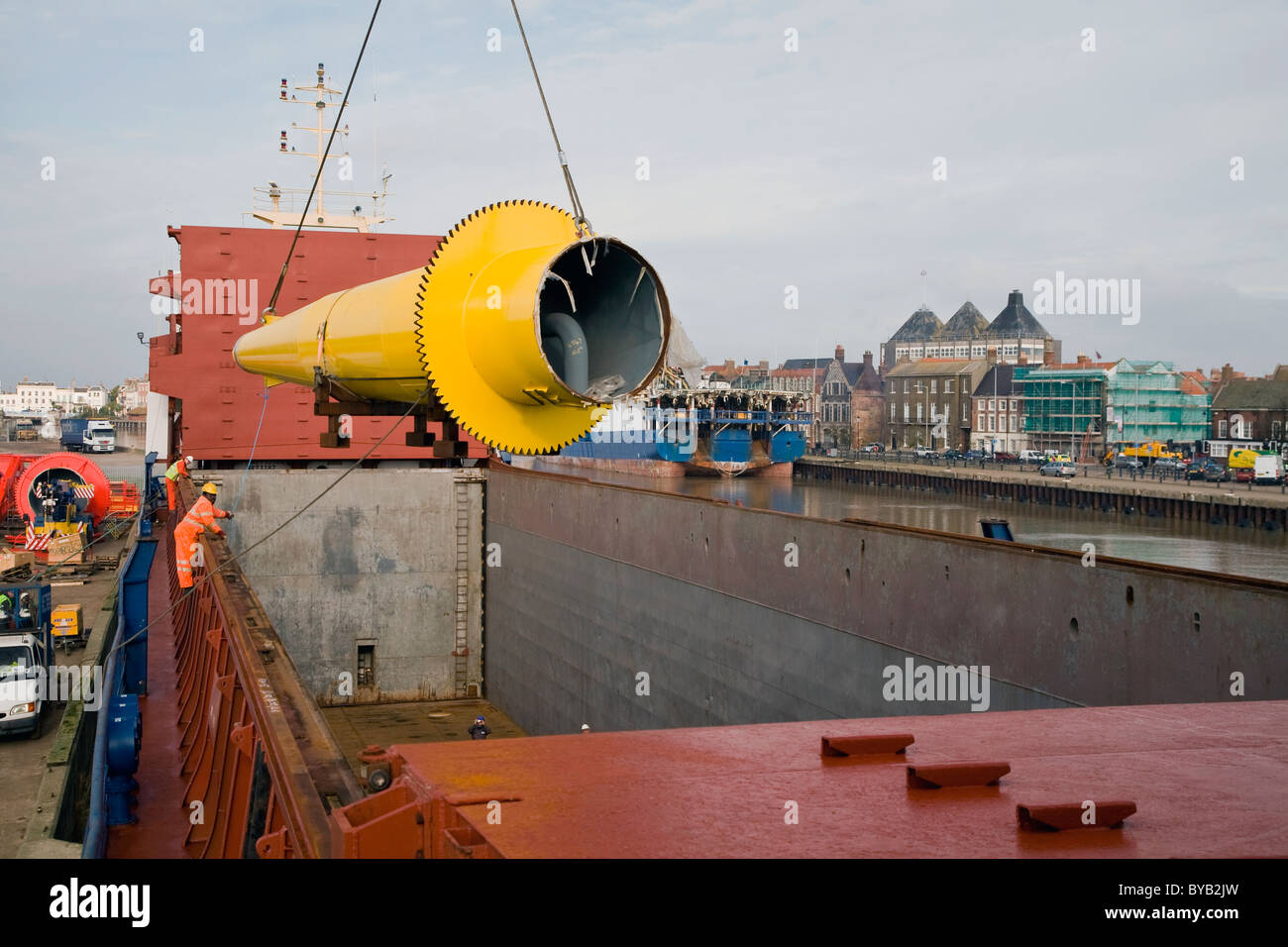 Loading of Seatrax crane sections onto the Sea Hunter cargo vessel in ...
