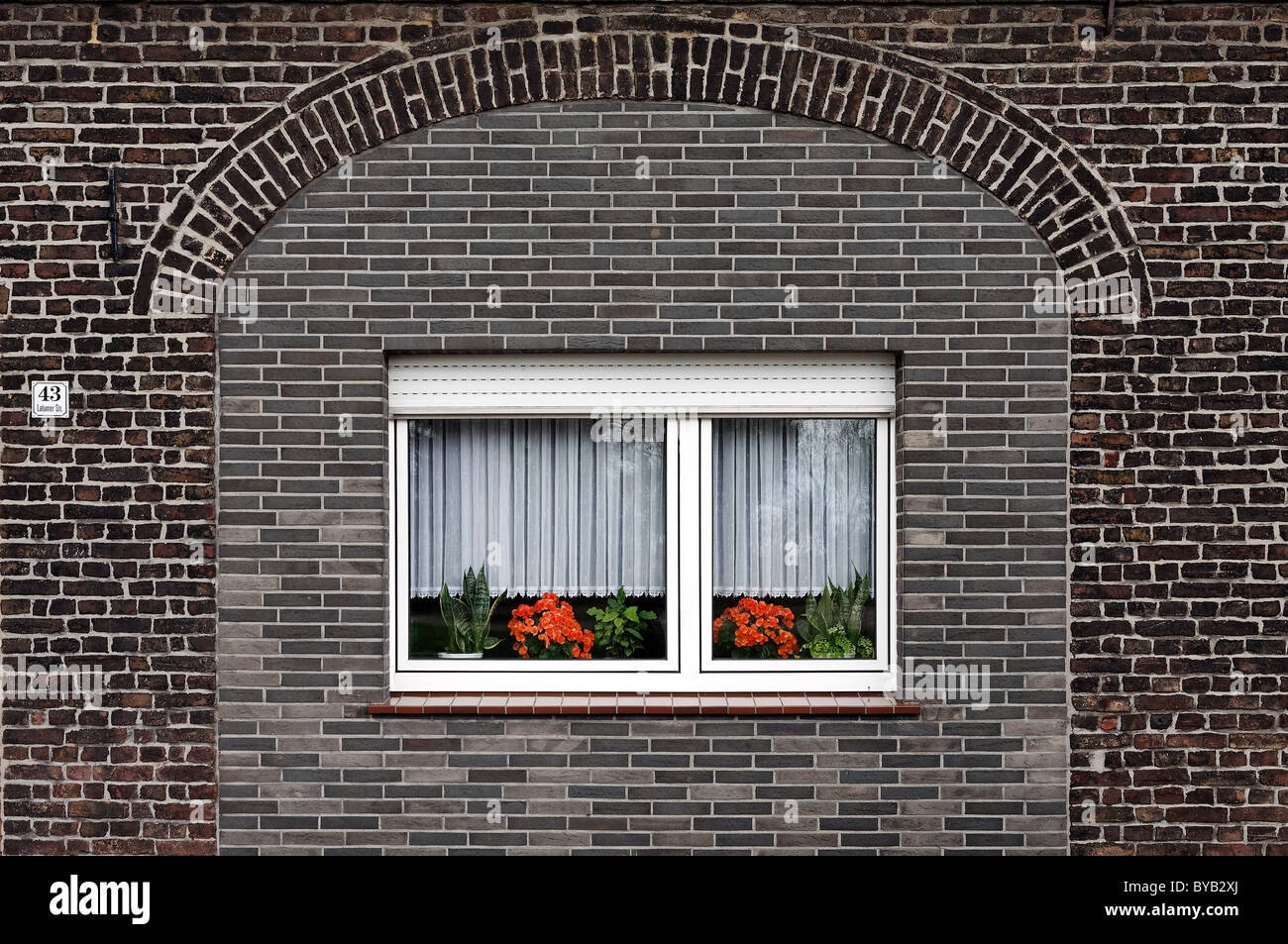 Bricked up windows window hi-res stock photography and images - Alamy
