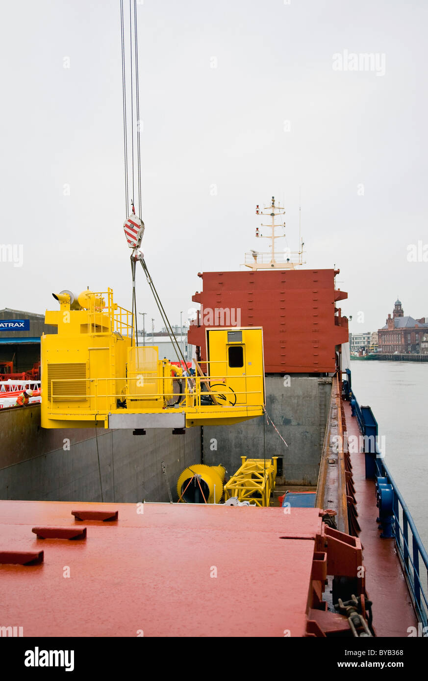 Loading of Seatrax crane sections onto the Sea Hunter cargo vessel in ...