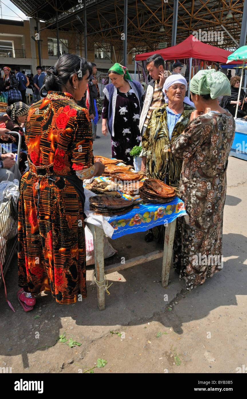 Uzbek women selling traditional food, Samarkand, Uzbekistan, Central ...