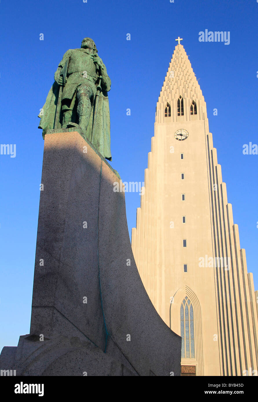 Statue of Leif Eriksson, Hallgrimskirkja church, church of Hallgrimur ...
