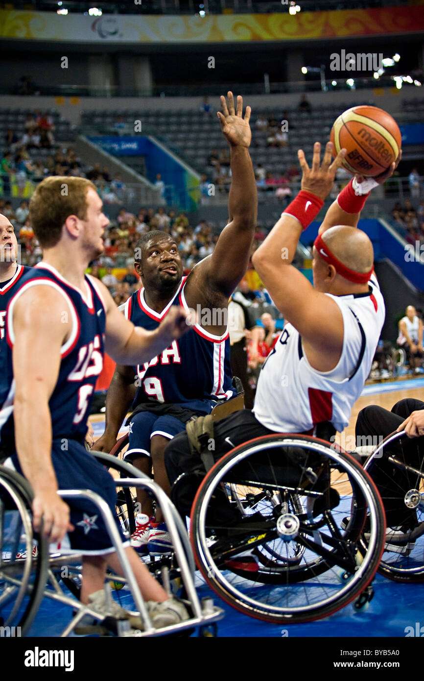 Matt Scott USA pressures Richard Peter CAN in the semi-final wheelchair ...