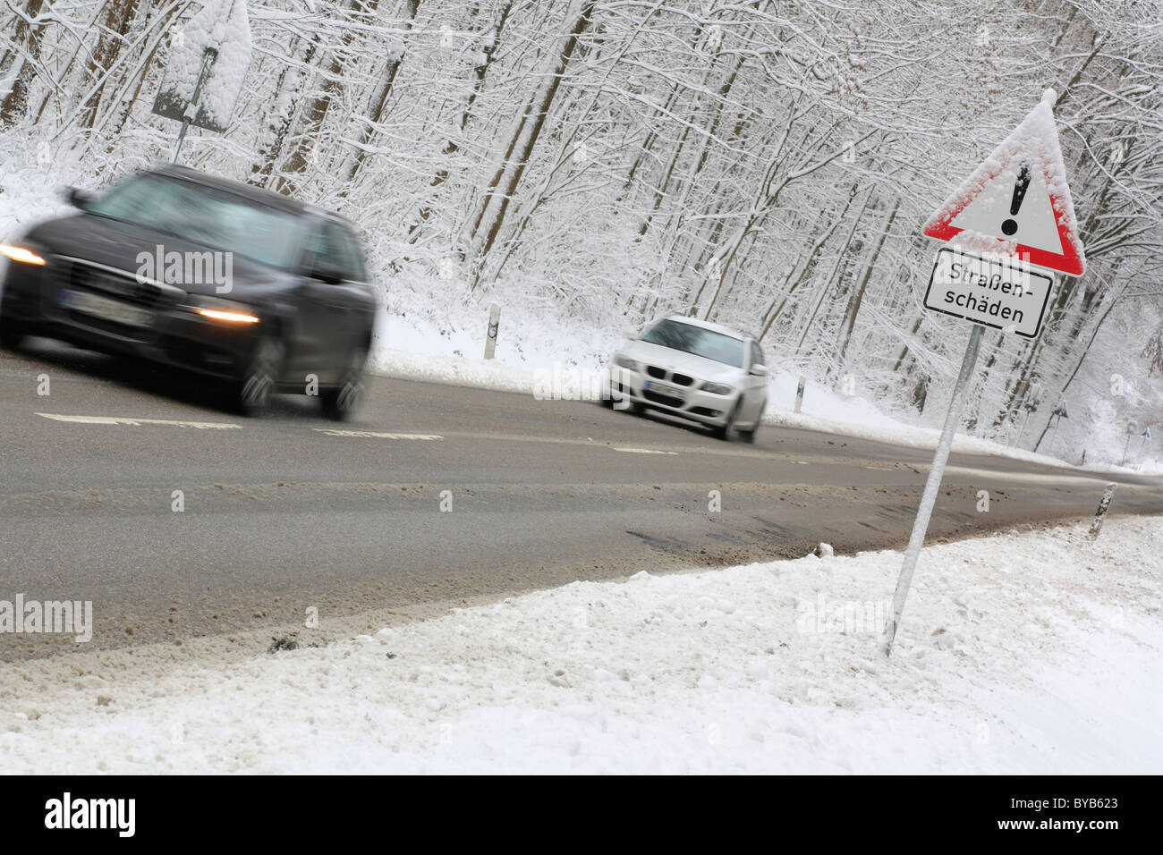 Traffic signs and snow hi-res stock photography and images - Alamy