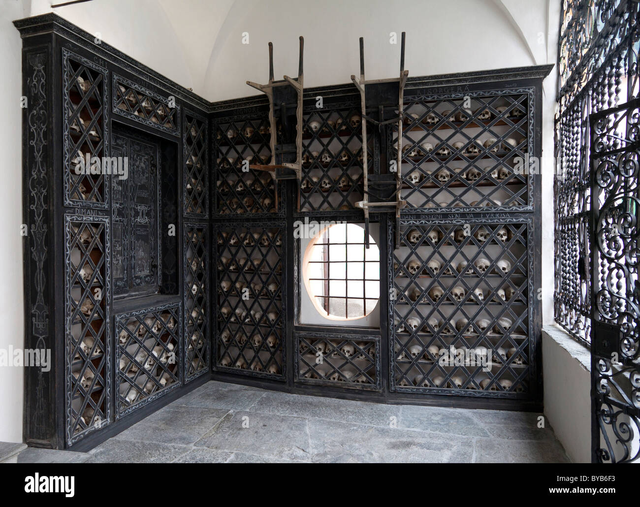 Shelves skulls bones in oratorio hi-res stock photography and images ...