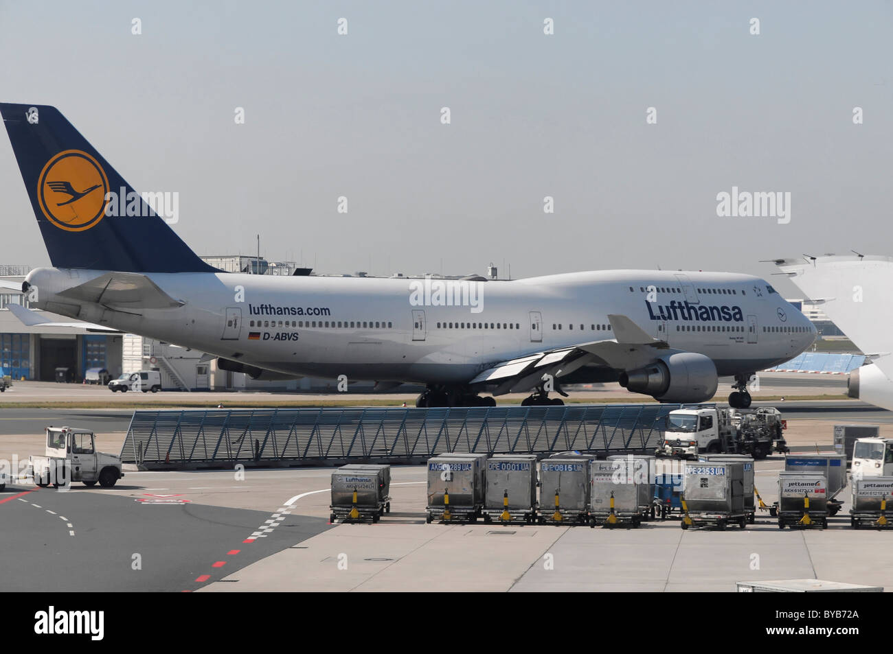 Boeing 747 takeoff hi-res stock photography and images - Alamy