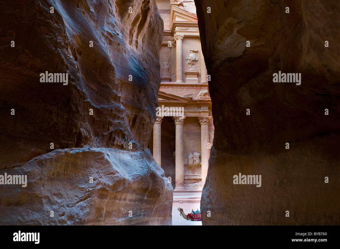 View through rocks to the treasury, Khazne al-Firaun, Petra, Jordan ...